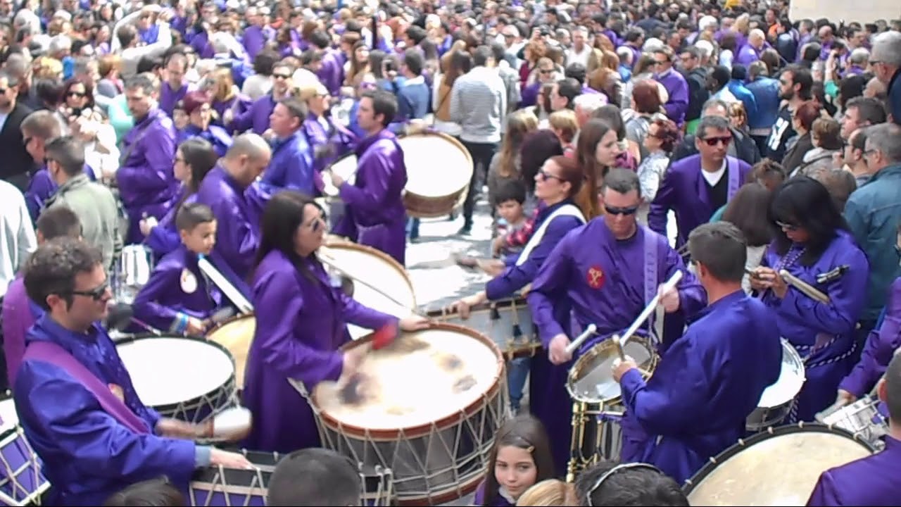 Los Tambores de Calanda. "Rompida de la hora" - YouTube