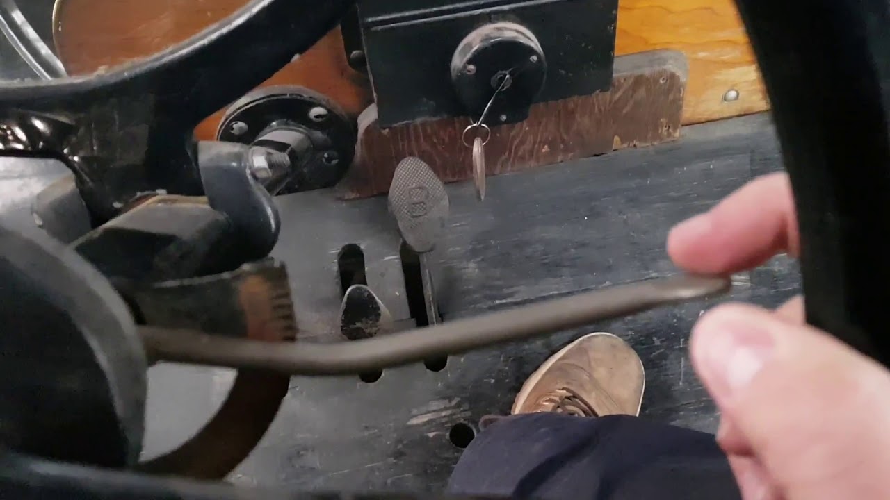 Hwo to start the engine Ford Model T - YouTube