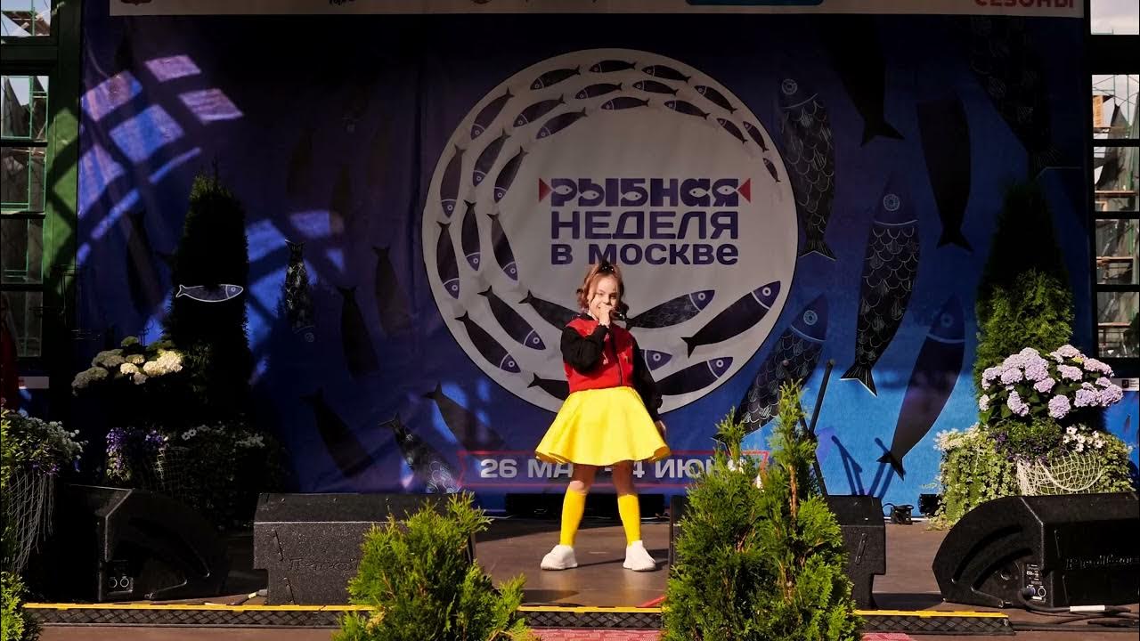 ЛИЗА ГЛЕБОВА АРТИСТКА Выступление на Тверской площади Youtube