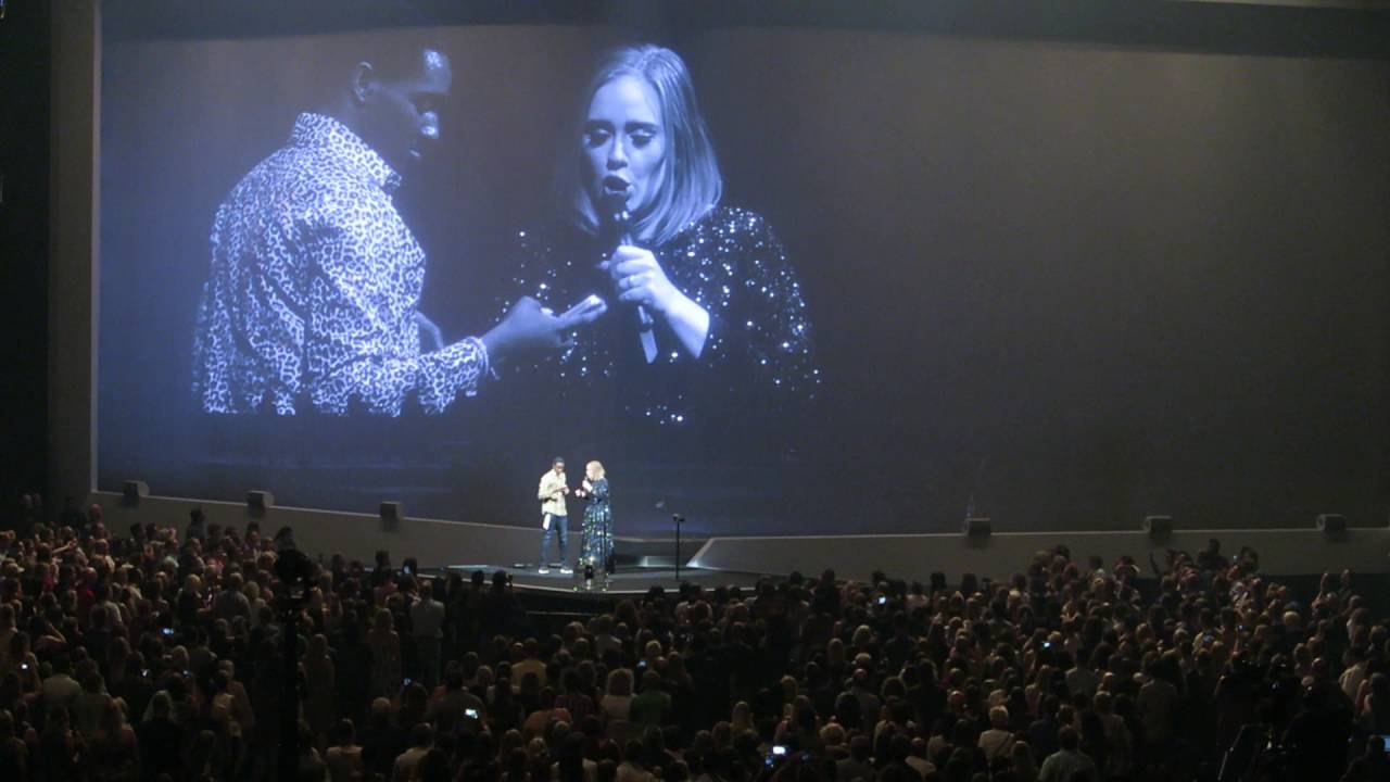 Adele invites a fan on stage and receives a surprise snogging - YouTube