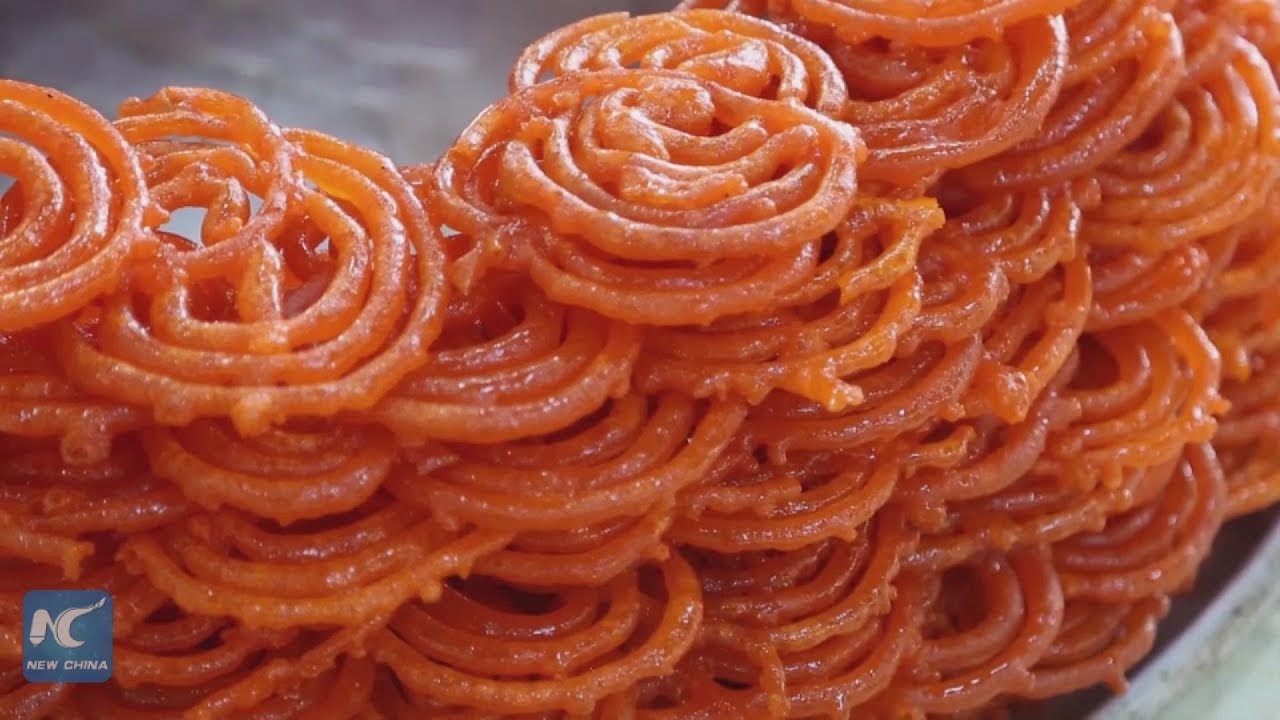 Jalebi, a popular dessert Libyans enjoy in Ramadan - YouTube
