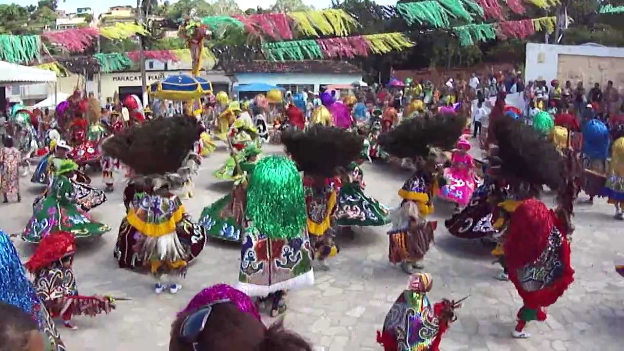 Maracatu de Baque Solto com Mestre João Limoeiro - YouTube