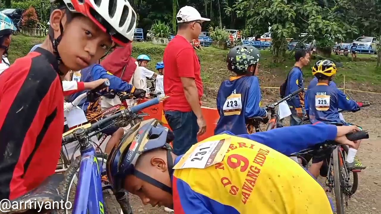 Kejuaraan lomba balap sepeda.. - YouTube