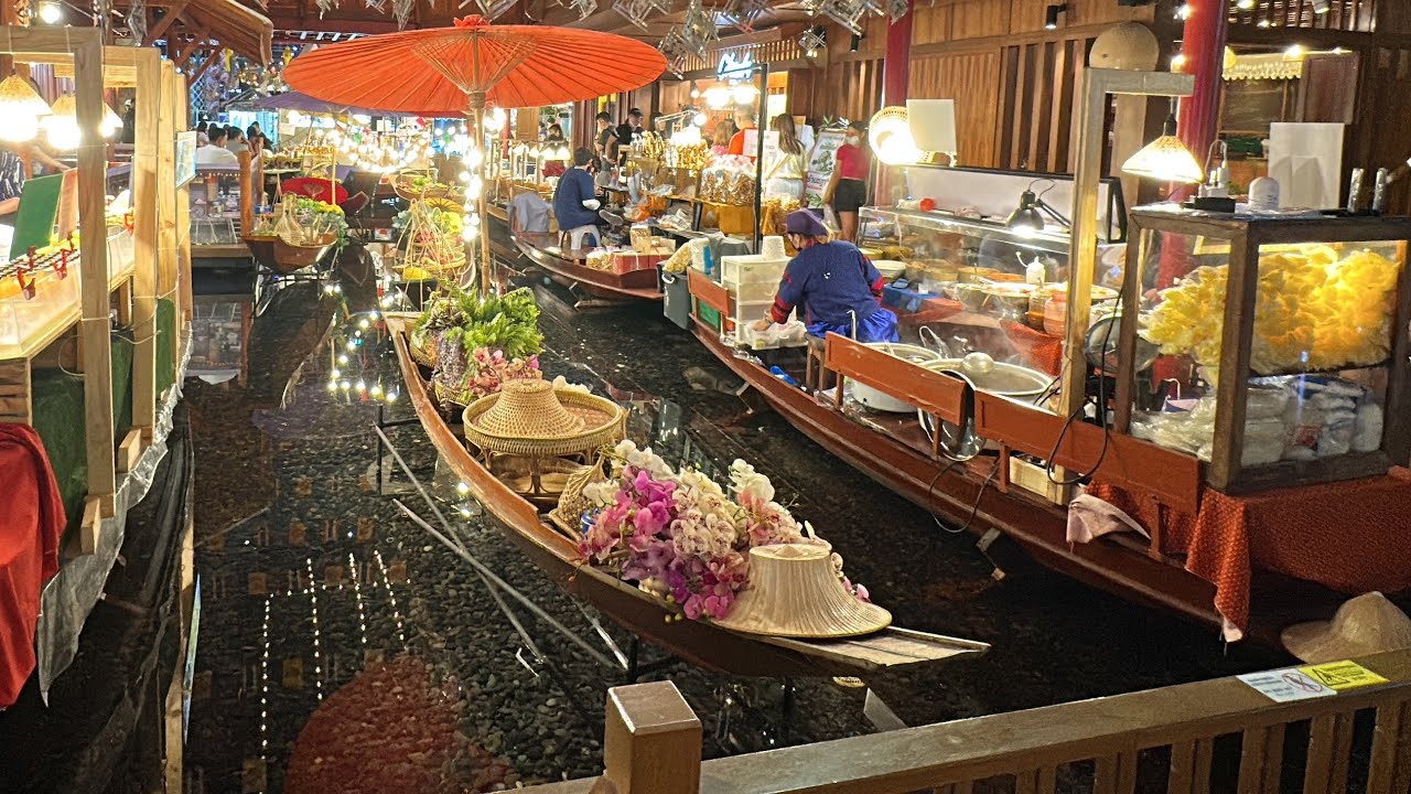 Bangkok floating market #IconSiam #bkk #streetfood - YouTube