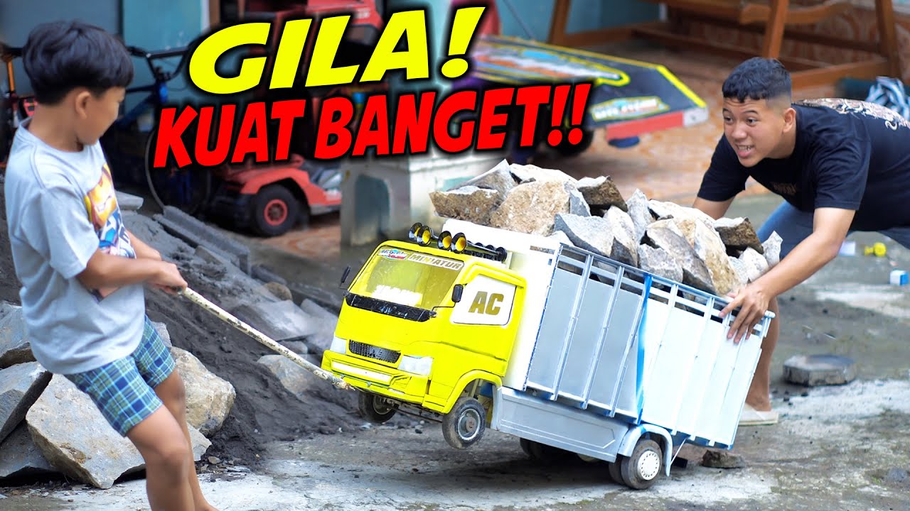 EKSPERIMEN GILA!! TRUK MAINAN DITDIM ANGKUT BATU BERAT, KUAT GAK YA? - YouTube