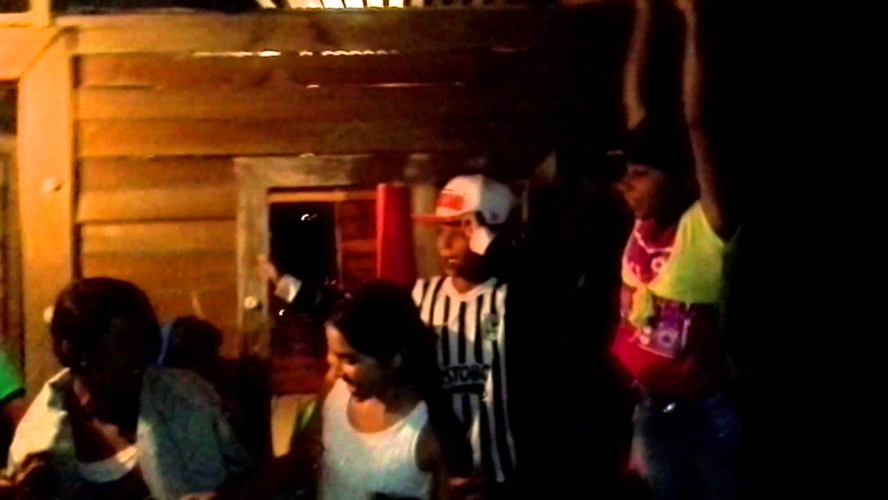 Baile de niños reggaeton perreito en el morro - YouTube