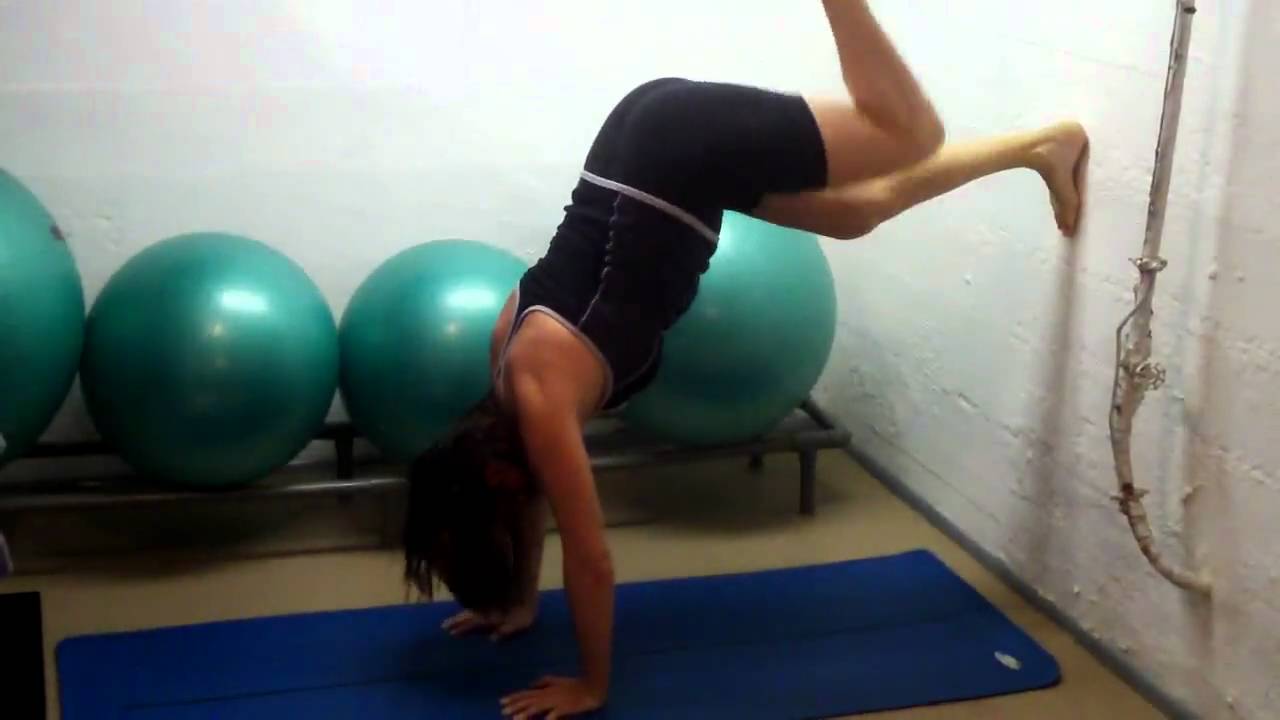Handstand Leg Lifts - YouTube
