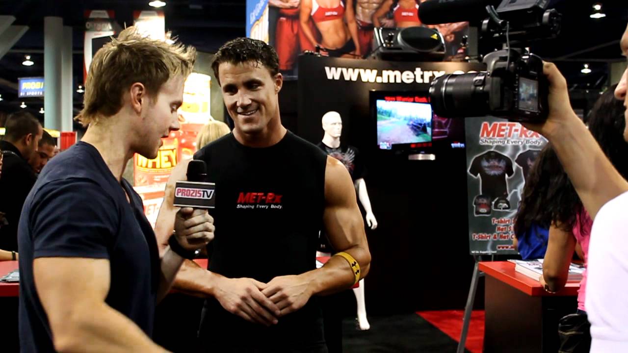 Greg Plitt - 2011 Mr. Olympia Expo - YouTube