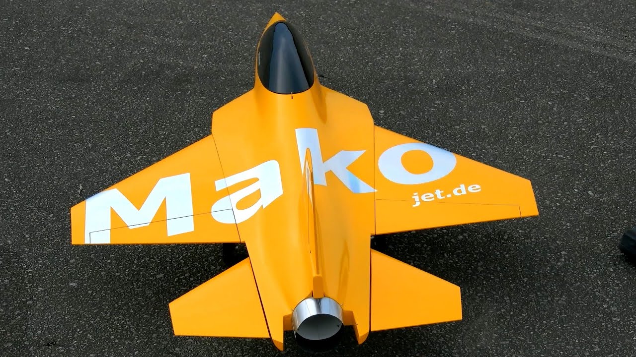 MAKOJET RC EDF GFK SPORTS JET DEMO FLIGHT CRITICAL LANDING / RC Meeting ...