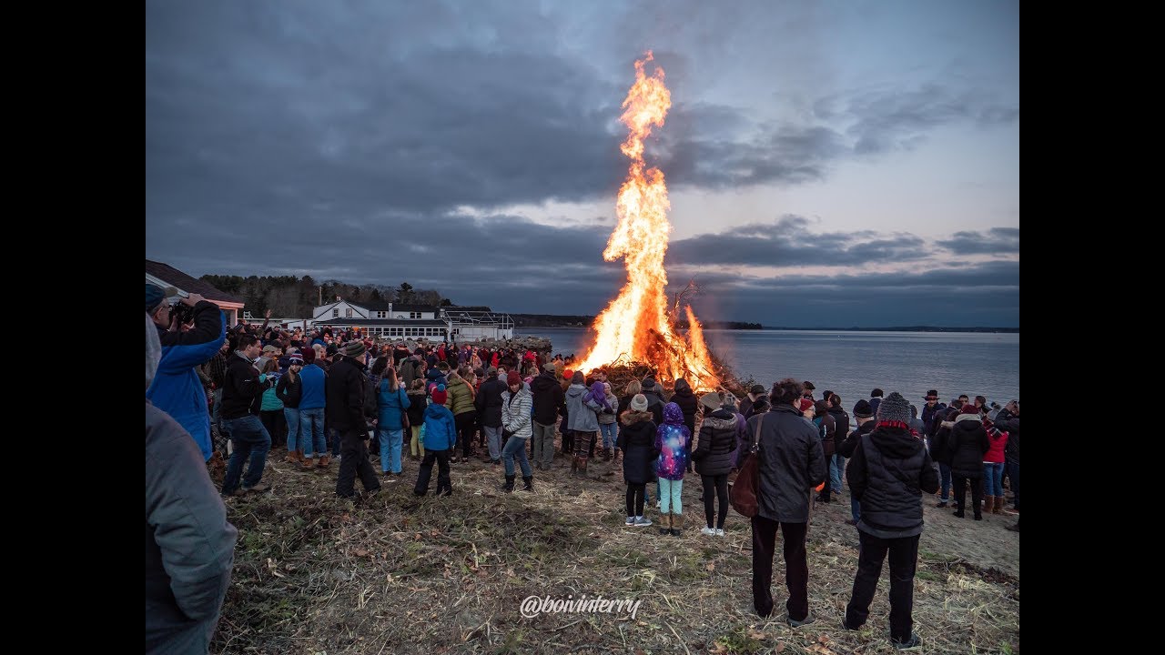Holiday Beach Bonfire - YouTube
