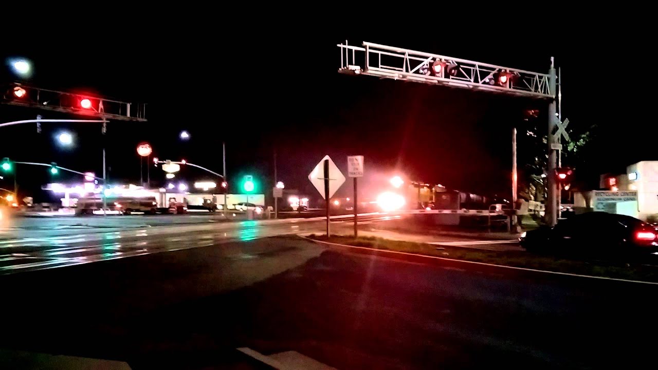 UP 9992 Rolling Thru Kingsburg, CA - YouTube