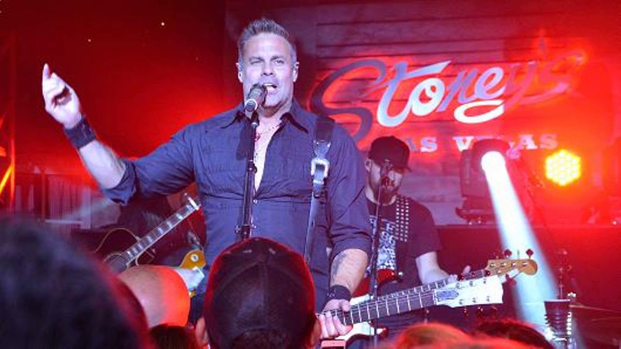 Country Singer Troy Gentry Dies in Helicopter Crash - YouTube