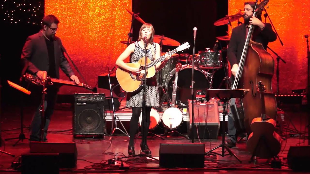 Jami Lynn performs Wolf - YouTube