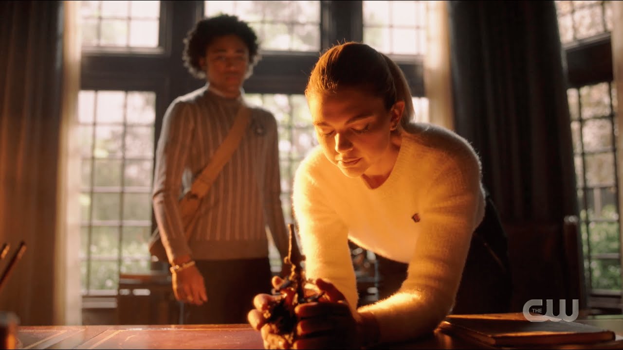 Legacies 3x08 Lizzie helps MG take the ascendant. Lizzie finds out ...