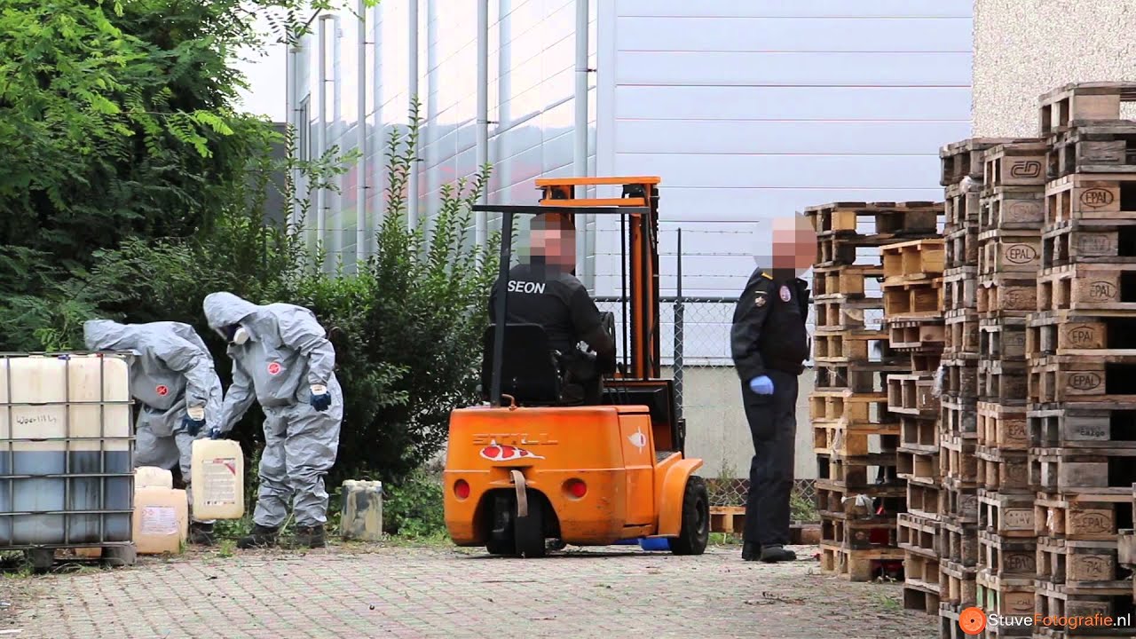 Grote opslag grondstoffen voor synthetische drugs gevonden in pand in ...