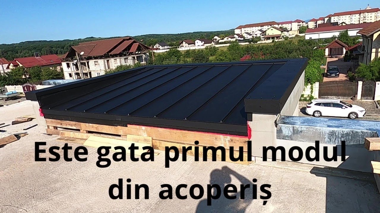 Este gata primul modul din acoperis - YouTube