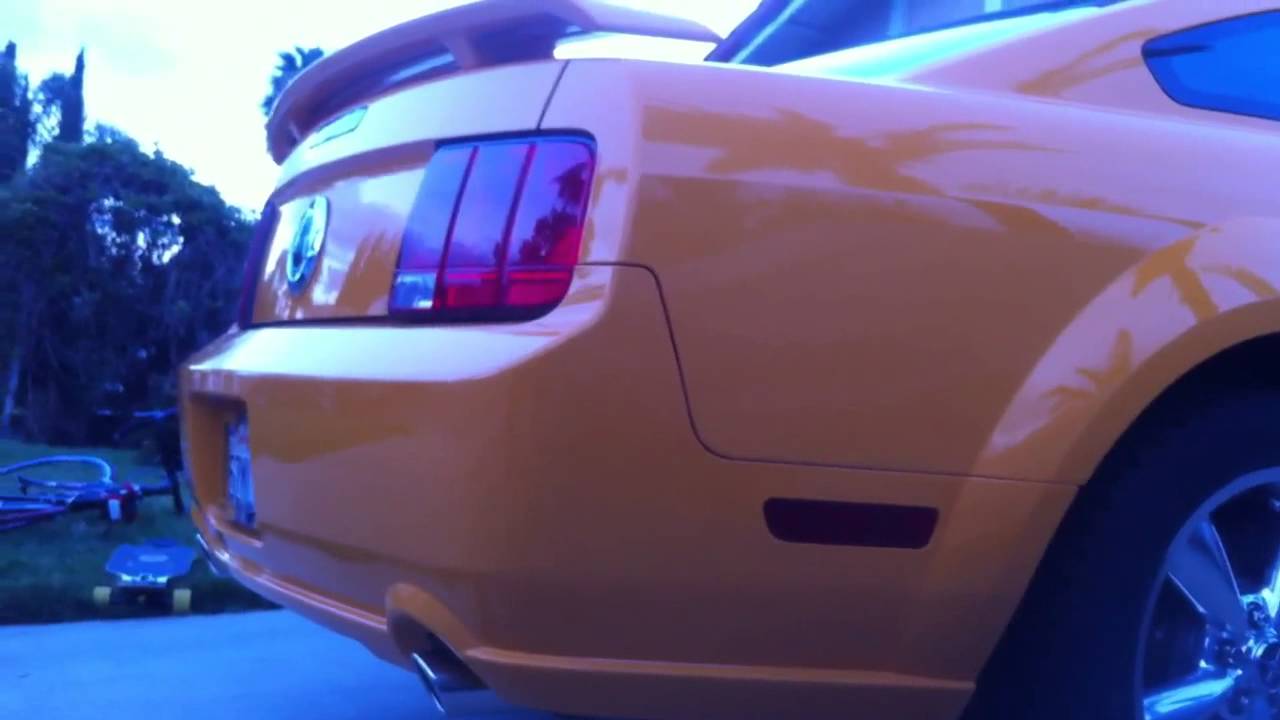 2007 Ford Mustang GT Revving - YouTube