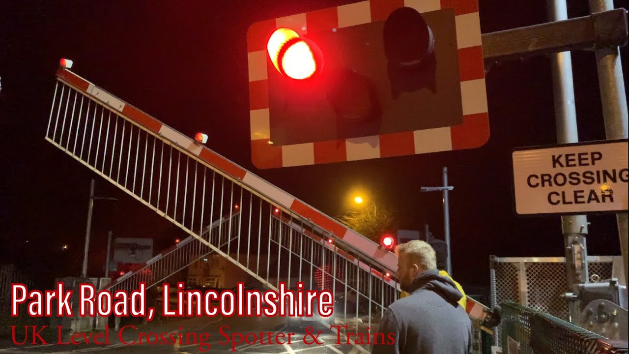 (Spalding) Park Road Level Crossing, Lincolnshire - YouTube