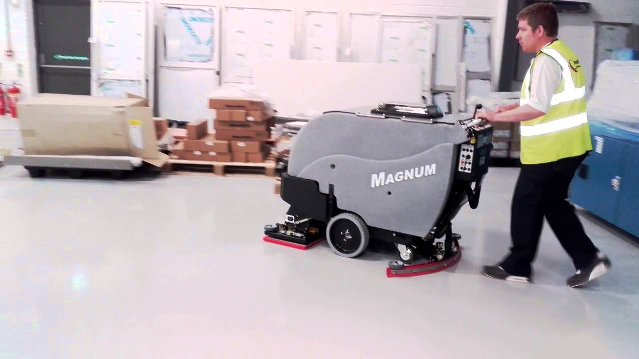 Tomcat Magnum Edge - YouTube