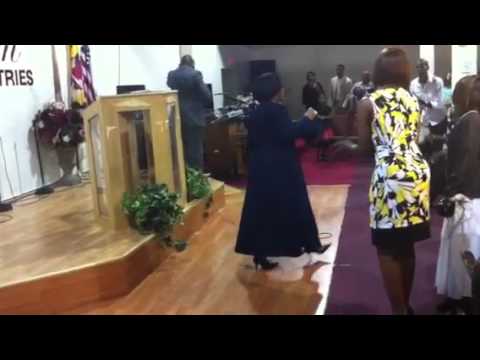 Evangelist Celeste Washington Praise Break - YouTube