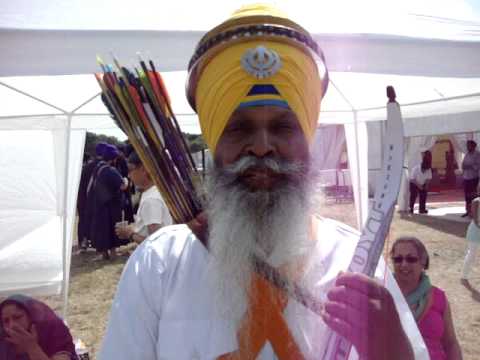 Sikh archery expert at parkash 2013 - YouTube