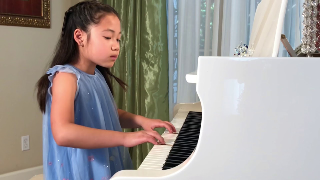 9 years old, Bella Dang - Sonata KV 330 by Mozart - YouTube
