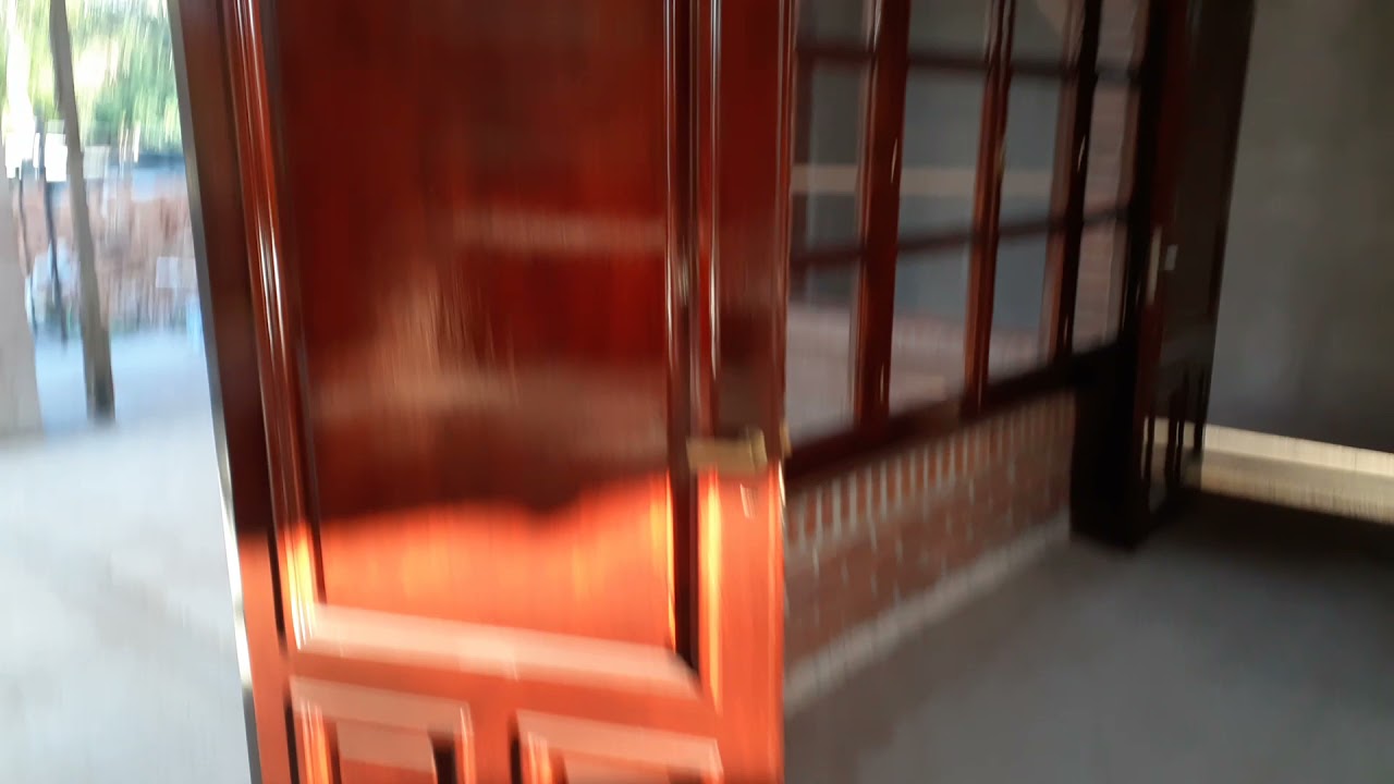 Aberturas en madera cedro y quina quincho - YouTube