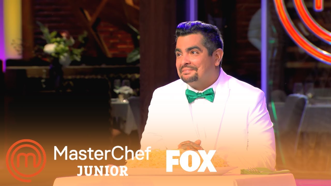 Aarón Gets Dumped With Pesto Sauce | Season 7 Ep. 9 | MASTERCHEF JUNIOR ...