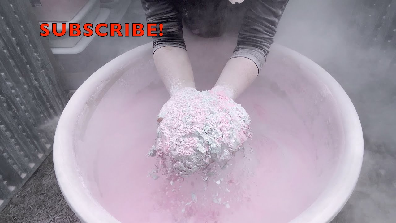 PINK AND BLUE POWDER MIX TOGETHER & POUR! CORNSTARCH POWDER PLAY AND ...