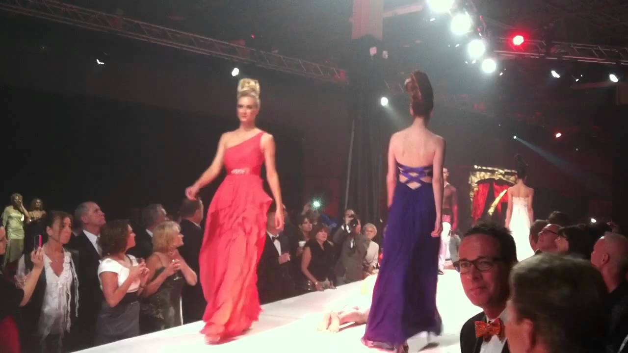 Daylon Pereira Struts the Catwalk at DIFFA Dallas 2011 - YouTube