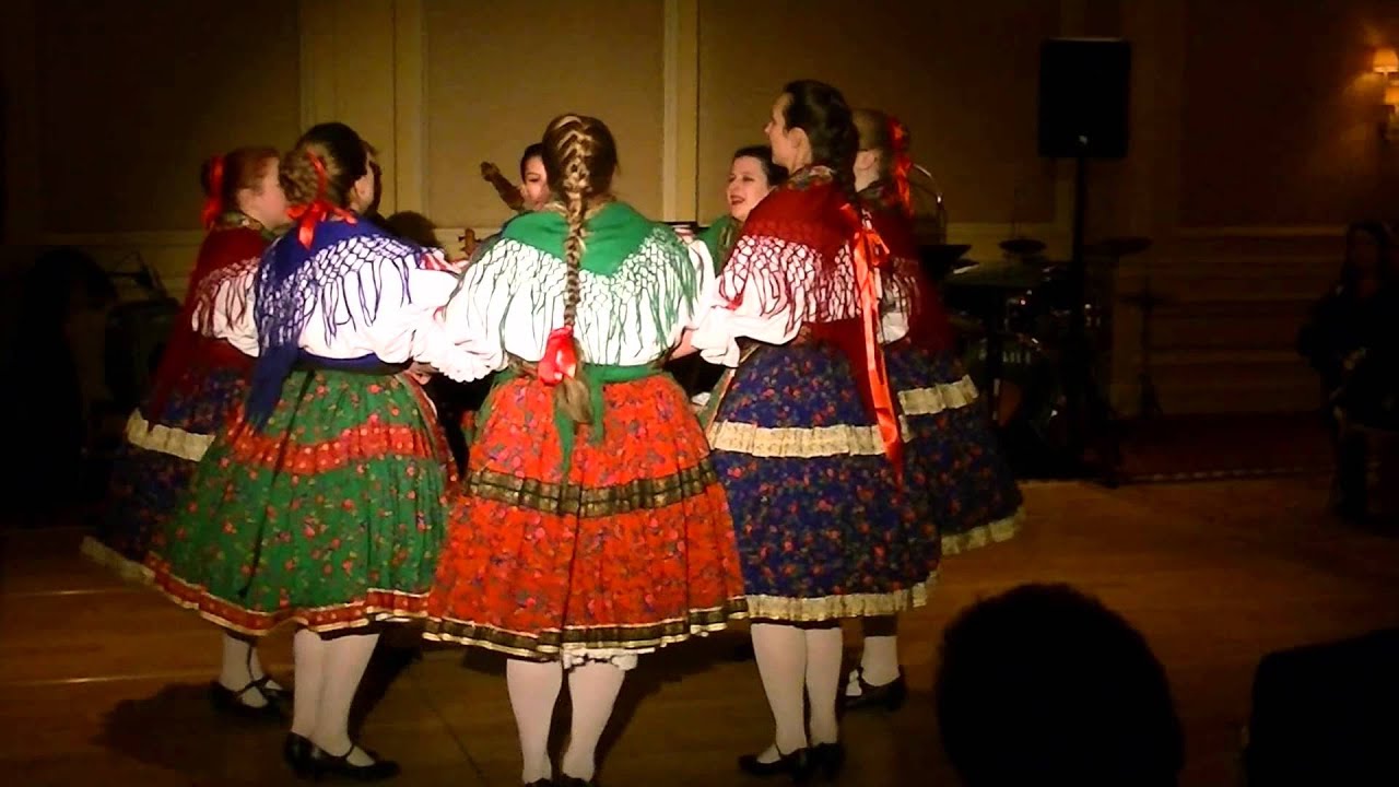 Hungarian Girls Circle Dance - YouTube