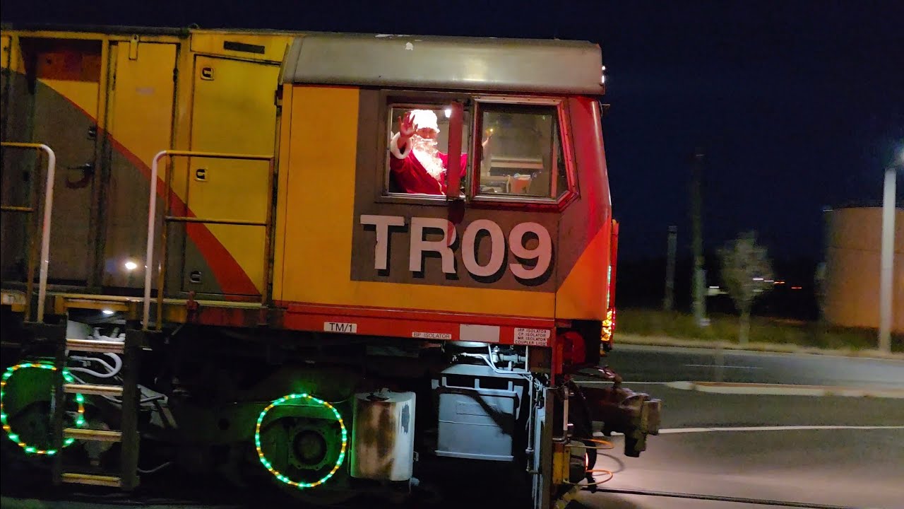 TasRail TR09 TR01 TR05 #35 Christmas train crossing Formby Road ...