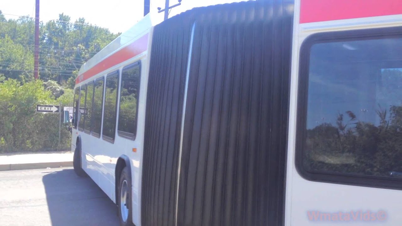 Xclusive: SEPTA 2013 Nova Bus LFSA HEV #7300 Tight Turn @ Cromwell ...