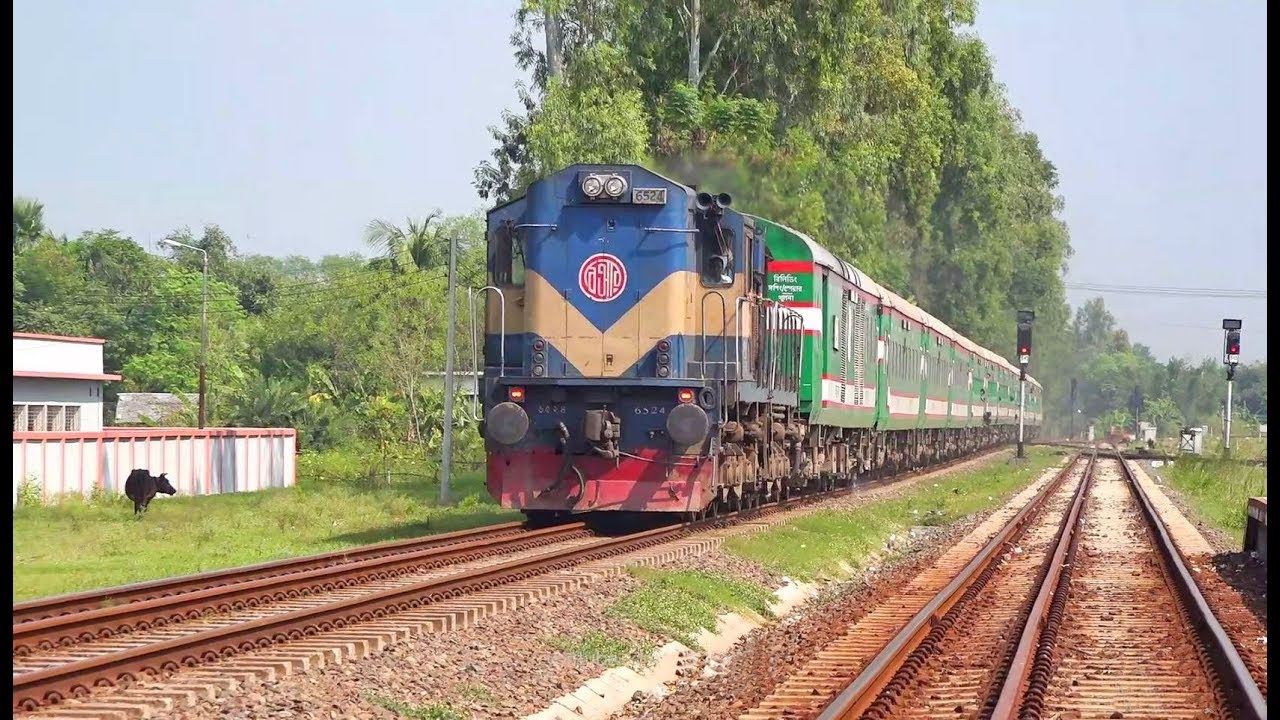 Super Fast Sundarban Express (Dhaka-Khulna) passing through New Railway ...