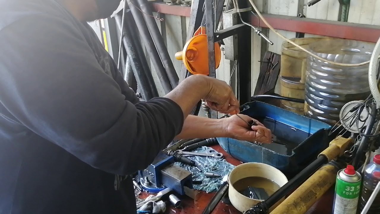 QST30 INJECTOR REPAIR BEFORE & UPTER CHECK - YouTube