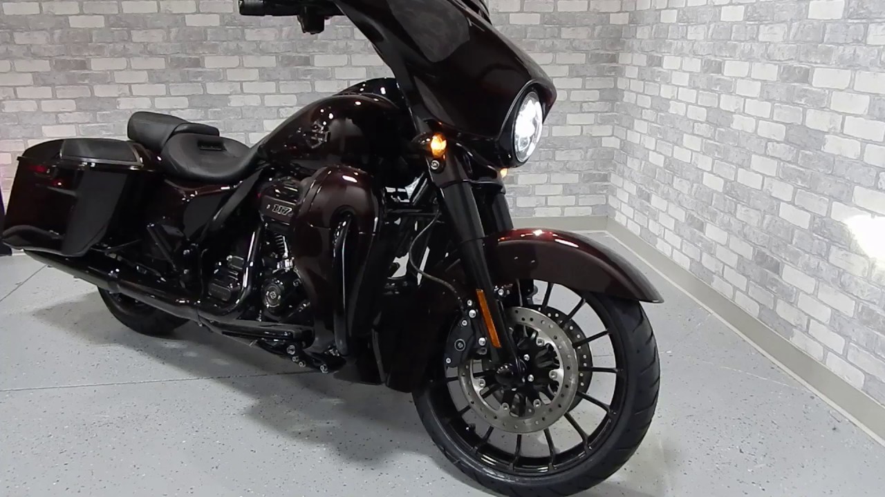 2019 Harley-Davidson CVO™ Street Glide® Walk-Around - YouTube