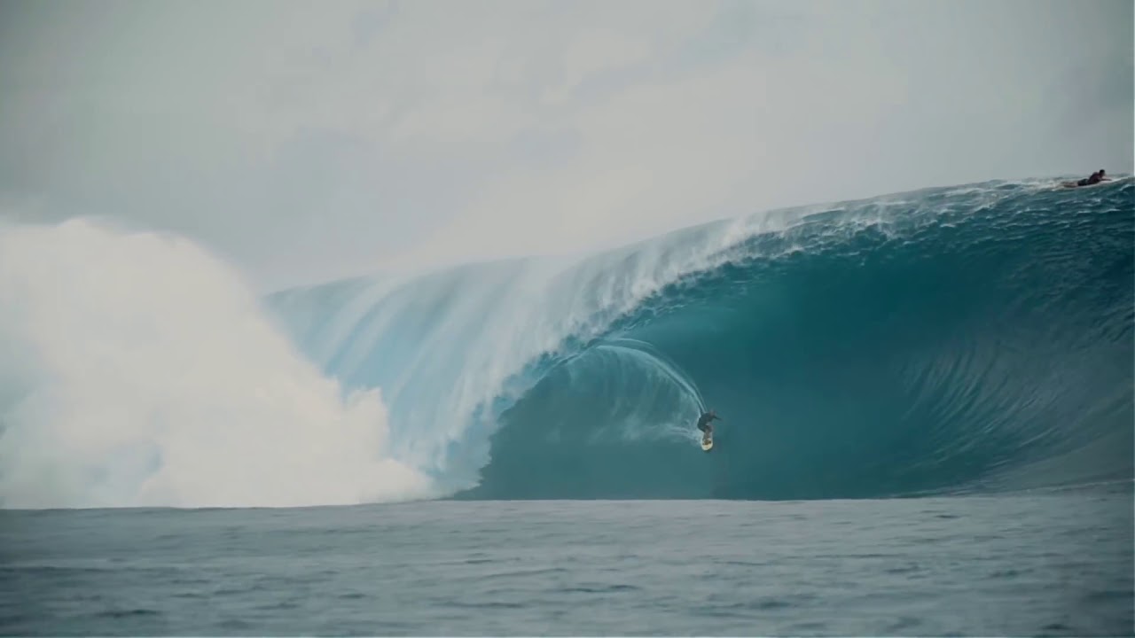 Ramon Navarro's INSANE BARREL AT #CLOUDBREAK #FIJI ! MUST SEE. WATER ...