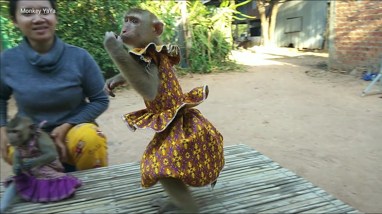 YaYa Dancing In Traditional Dress When Wearing So Beautiful - YouTube