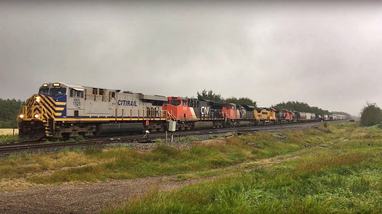 CN Train Spotting HD: CREX 1525 Leads Huge Lashup Along With EX UP GECX C41-8W 9539!! 1/1 8/12 ...
