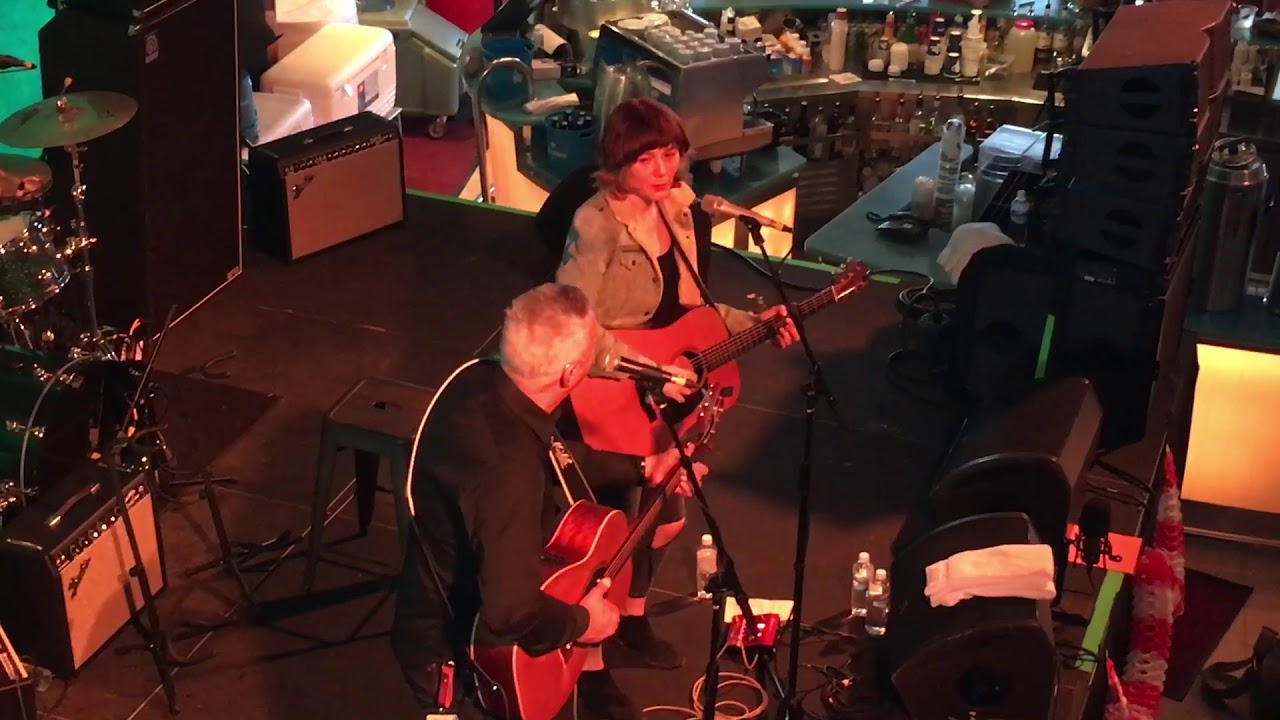 Cayamo 2019 - Deep River Blues -Tommy Emmanuel & Molly Tuttle - YouTube