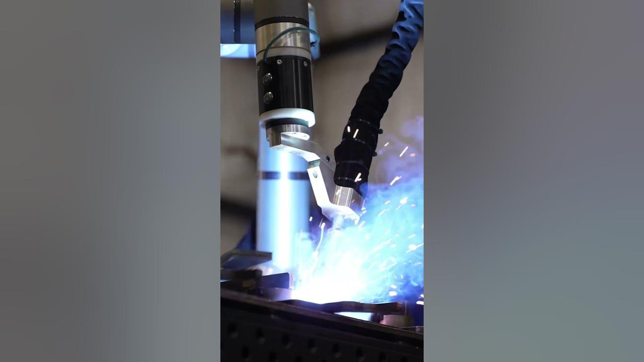 Cobot Welder in Action | Welding Cobots in Manufacturing - YouTube