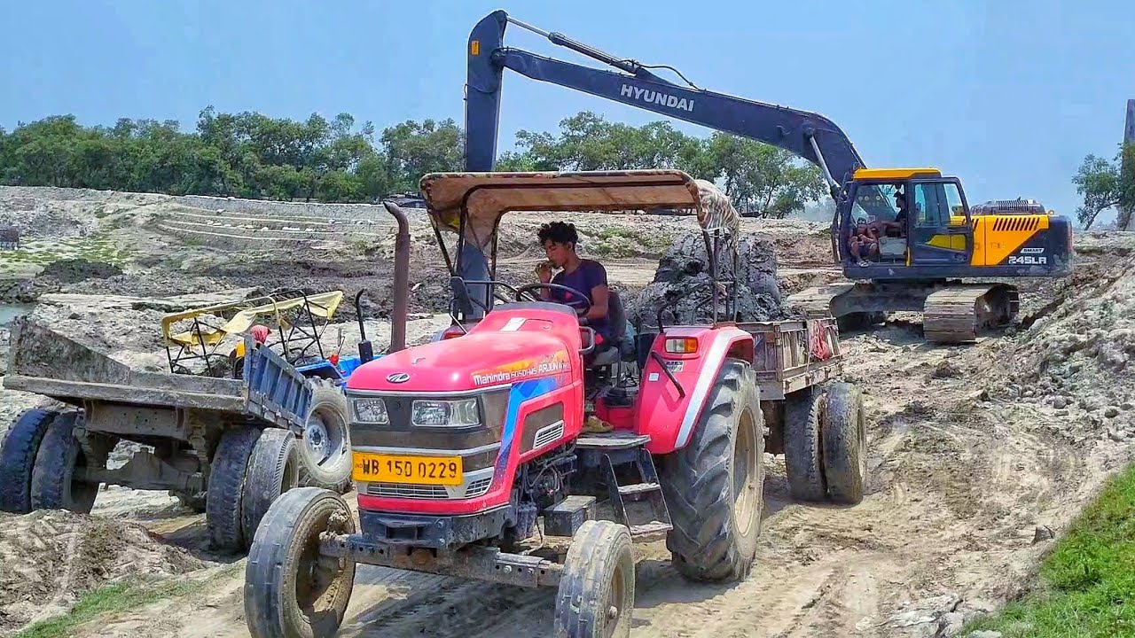 JCB Hyundai 245LR SMART Machine Loading mud in Mahindra and Sonalika Tractor|JCB and Tractor ...