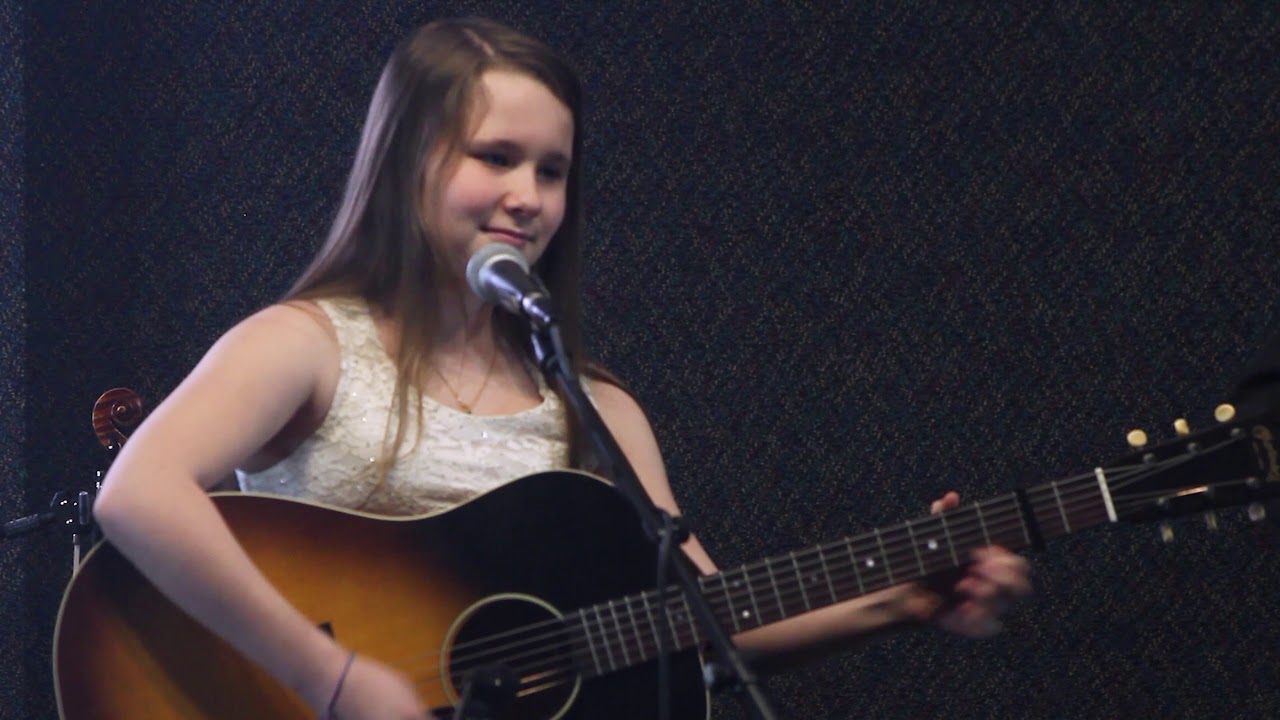 KY Borderline performs Bill Monroe's Big Mon at Willis Music WoodSongs ...