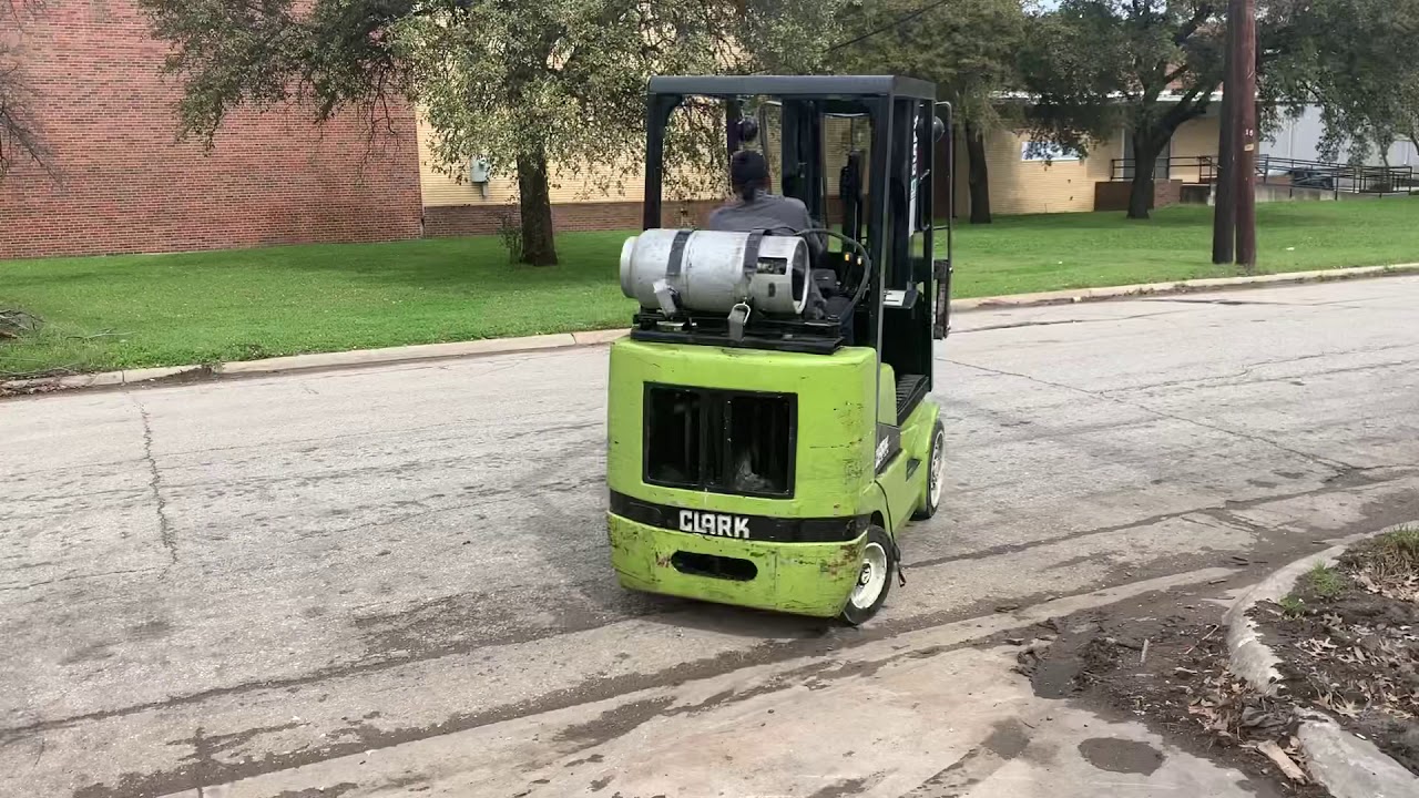 Clark CGC25 Forklift - YouTube