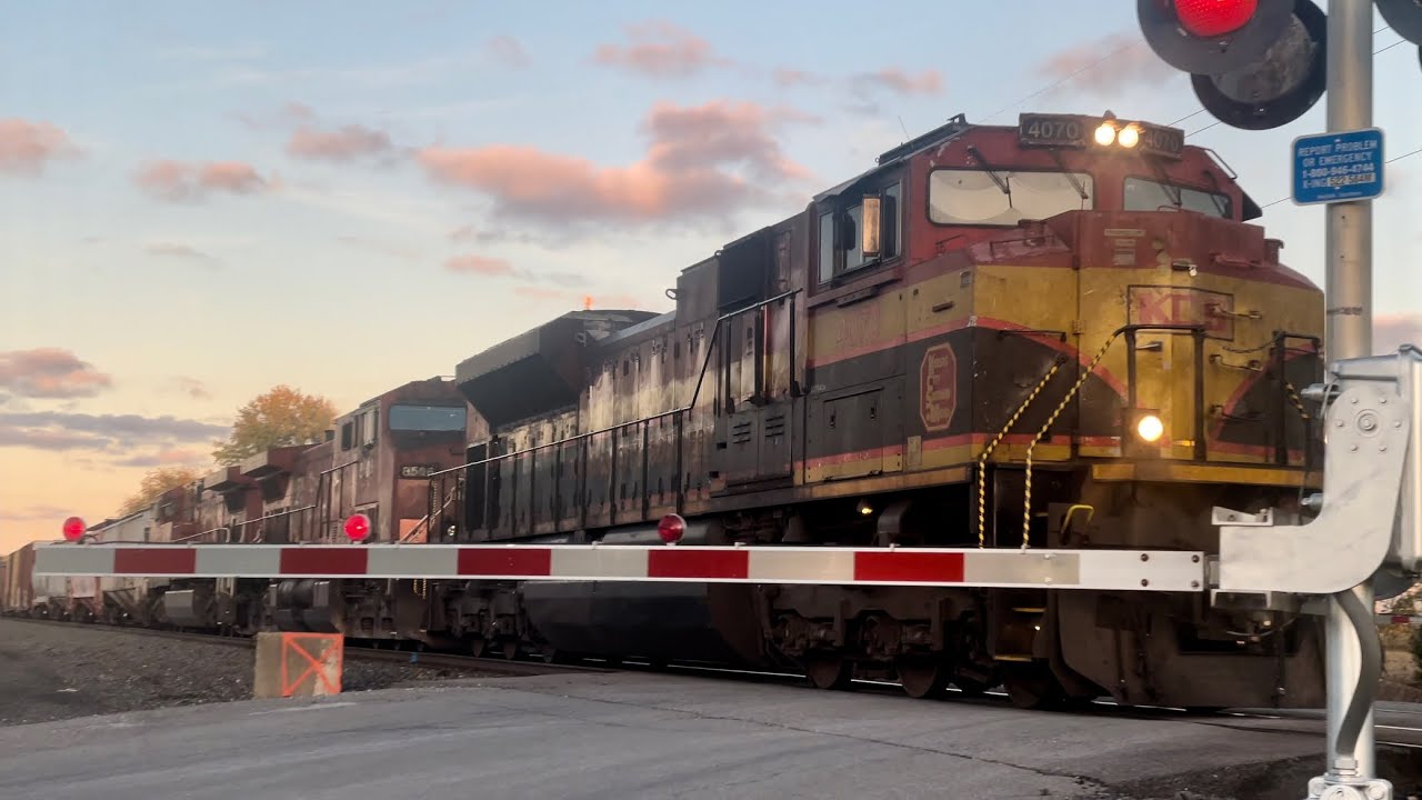 NS 17V with KCSM and CP paint passes Rolling Prairie - YouTube