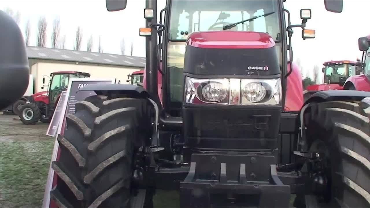 Case IH Farmall 110U - YouTube