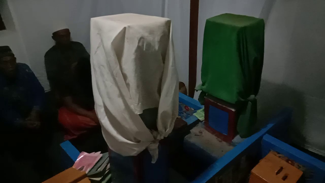 Makam dewi indrawati ibunda raden fatah raja islam pertama demak - YouTube