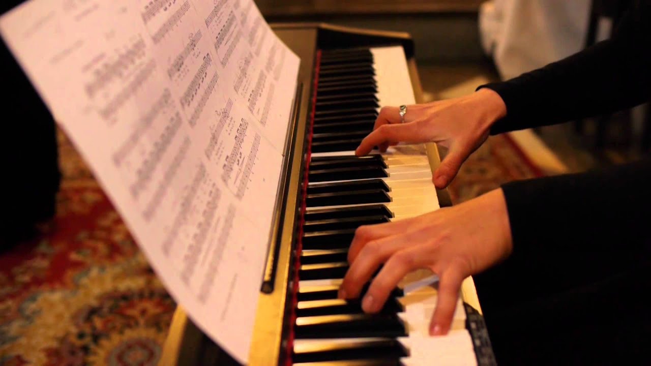 Laura Crespo "AVE MARIA" - YouTube