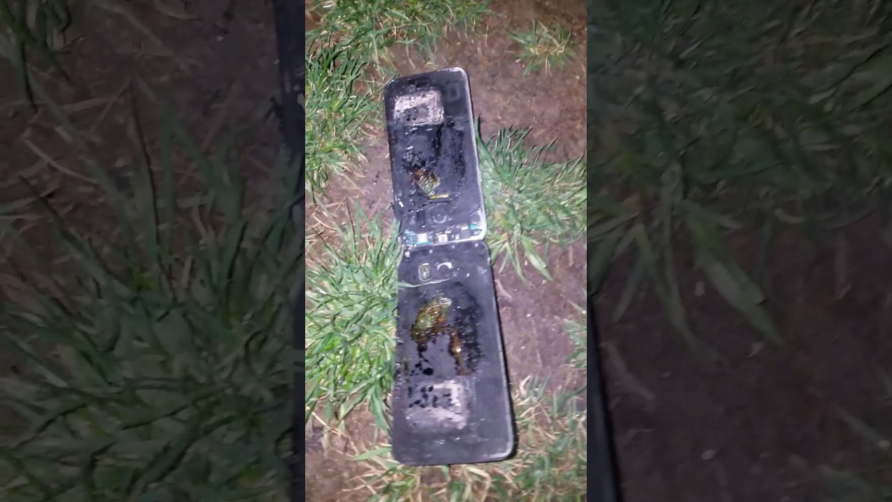 Galaxy S7 edge explodes from battery malfunction! - YouTube