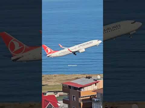 Türk Hava Yolları Boeing 737-8F2 tescili uçak Trabzon Havalimanı'ndan kalkıyor Video: Alperen Yeni
